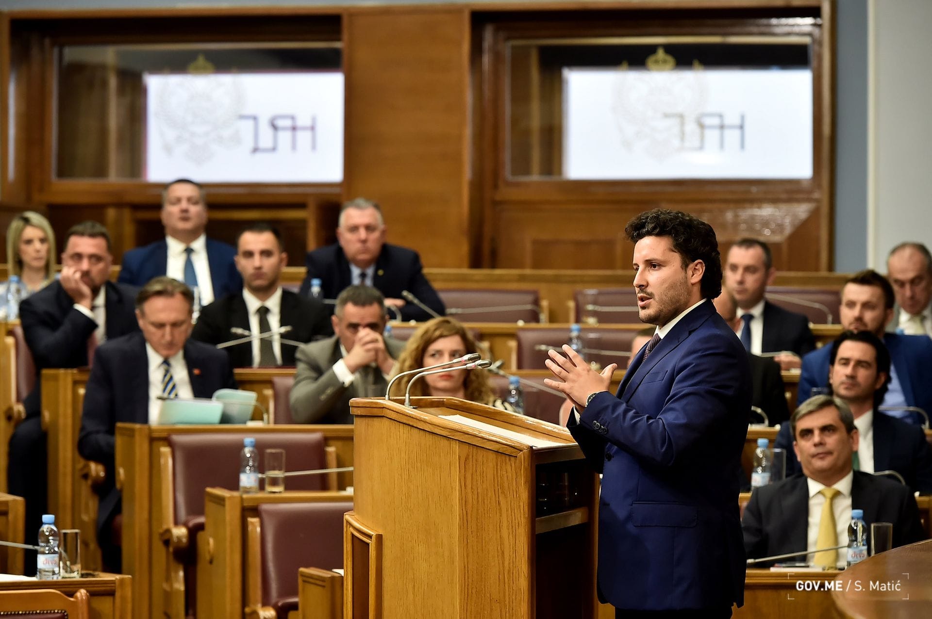 Premijerski sat: Odgovor premijera Abazovića na poslaničko pitanje Slavena Radunovića