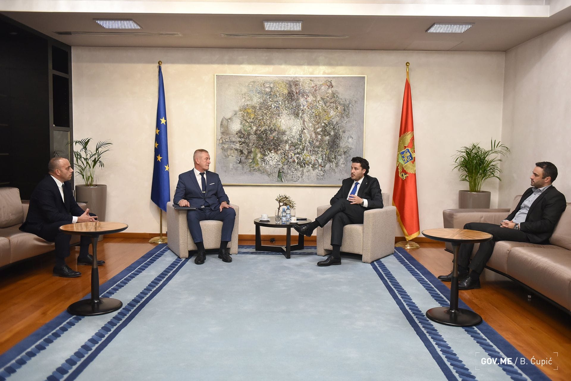 Abazović sa Sindikatom: Država nije gluva na zahtjeve pripadnika Uprave policije