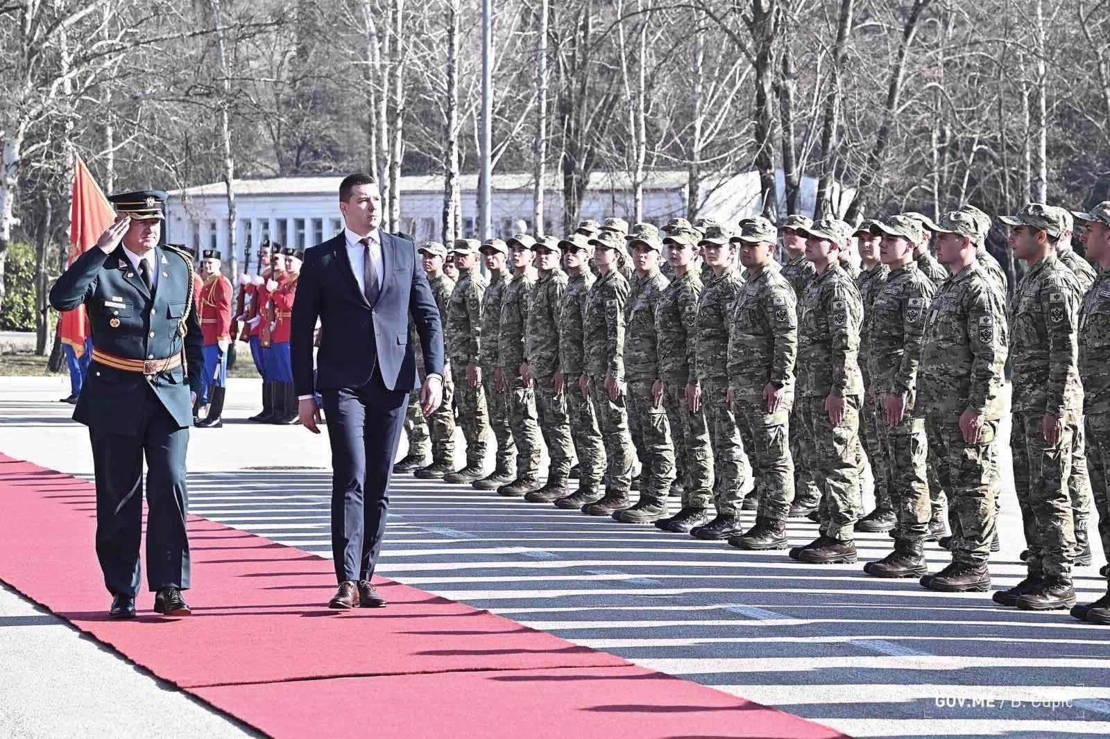 Adžić vojnicima: “Budite prva linija odbrane Crne Gore, imamo samo ...