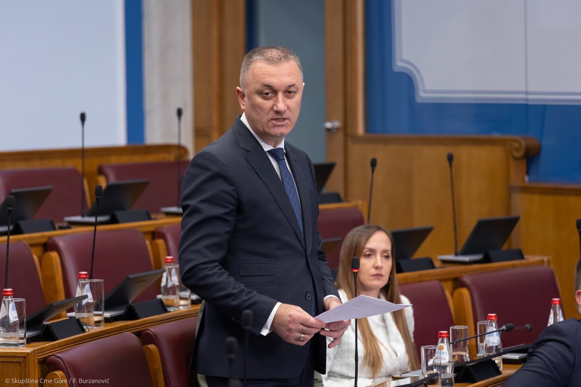 Gutić u Parlamentu: Usvajanje Zakona o jedinstvenom vještačenju ...
