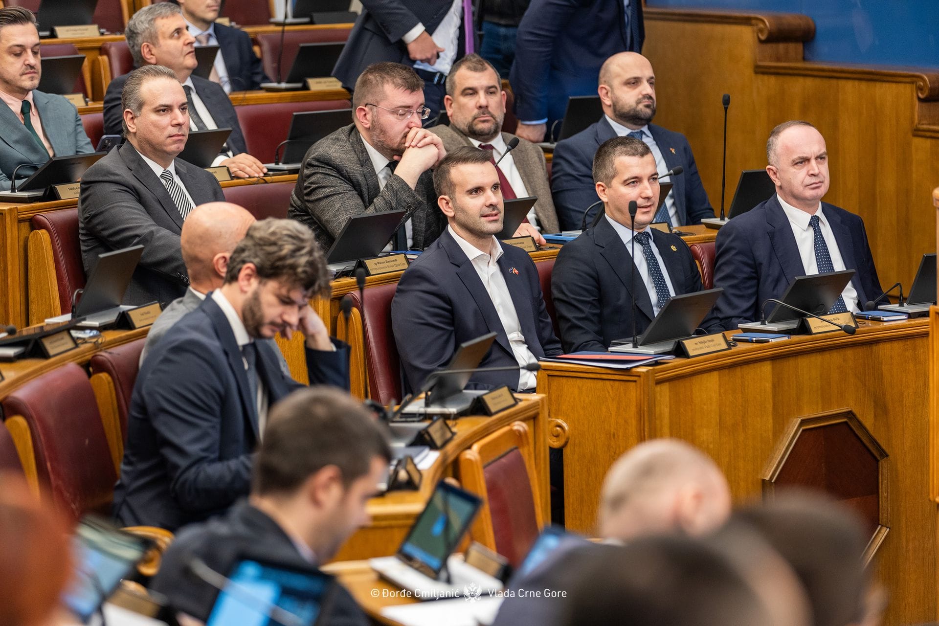 Odgovori predsjednika Vlade na pitanja koja su uputili poslanici Skupštine Crne Gore