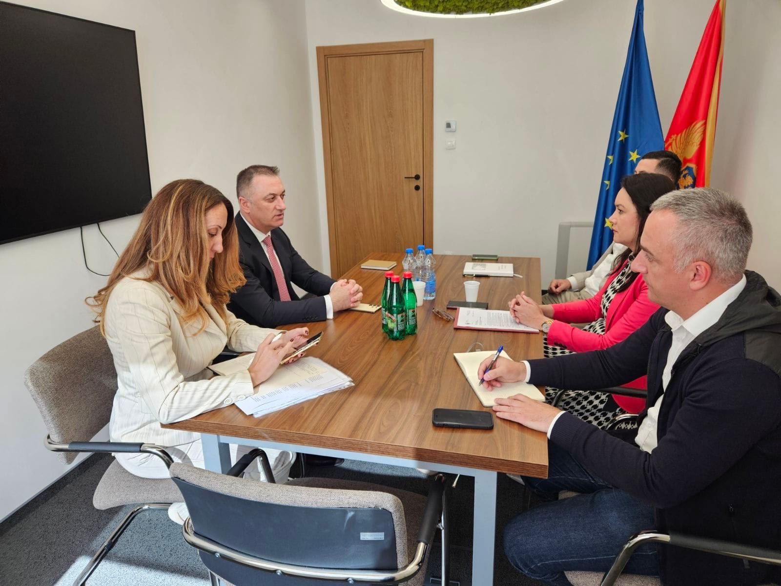 Ministar Damir Gutić sastao se sa v.d. direktorice Uprave carina Majom ...