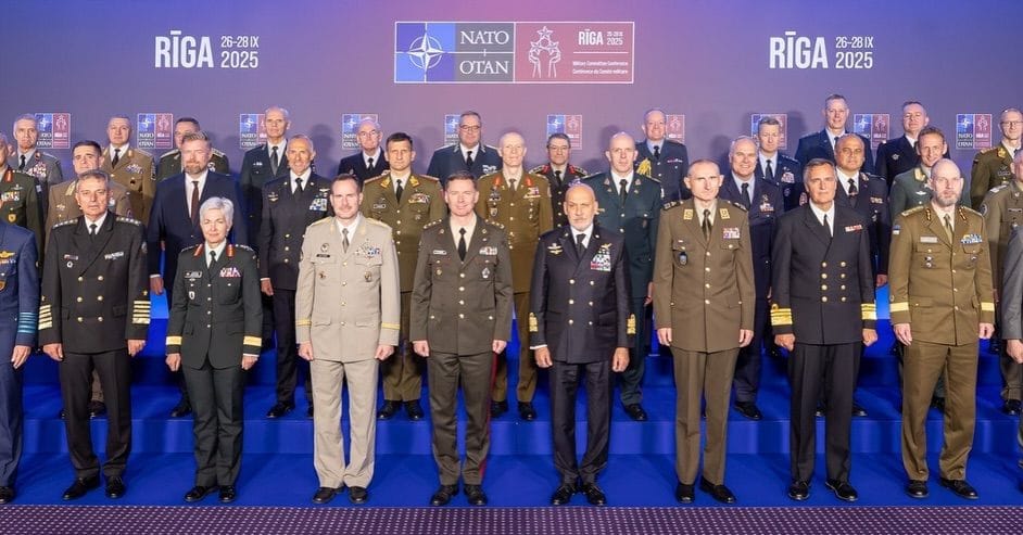 NGŠ brigadni general Miodrag Vuksanović na sjednici Vojnog komiteta ...