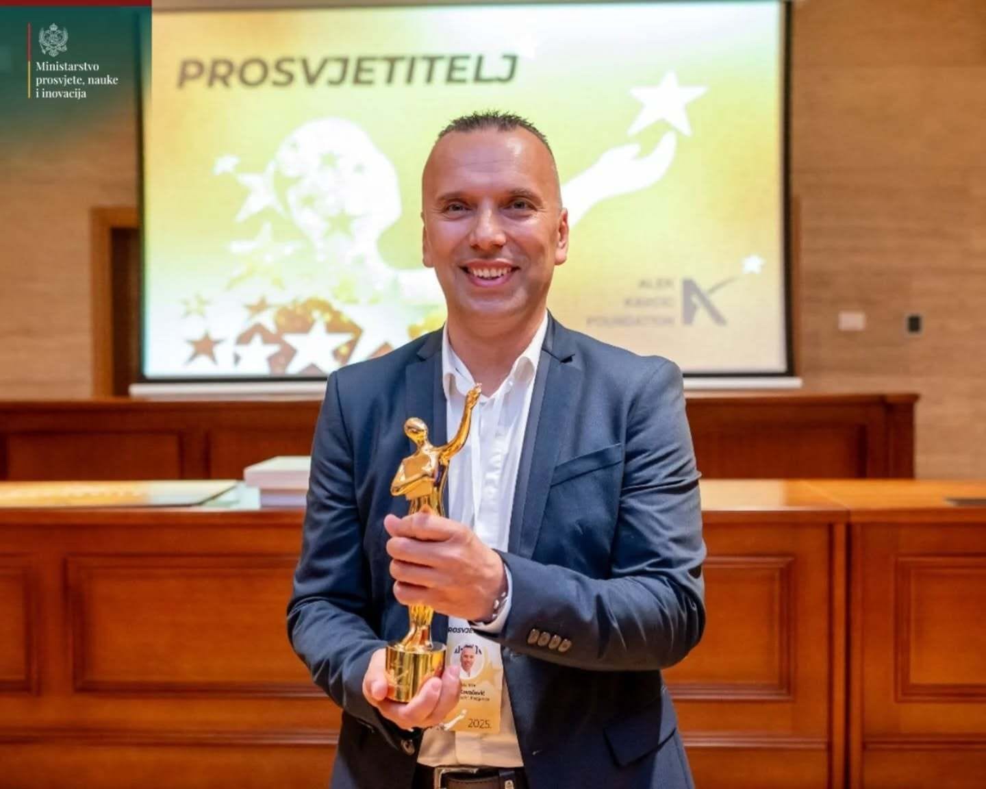 Učitelj OŠ ,,Oktoih” Sava Kovačević dobitnik nagrade ,,Prosvjetitelj ...